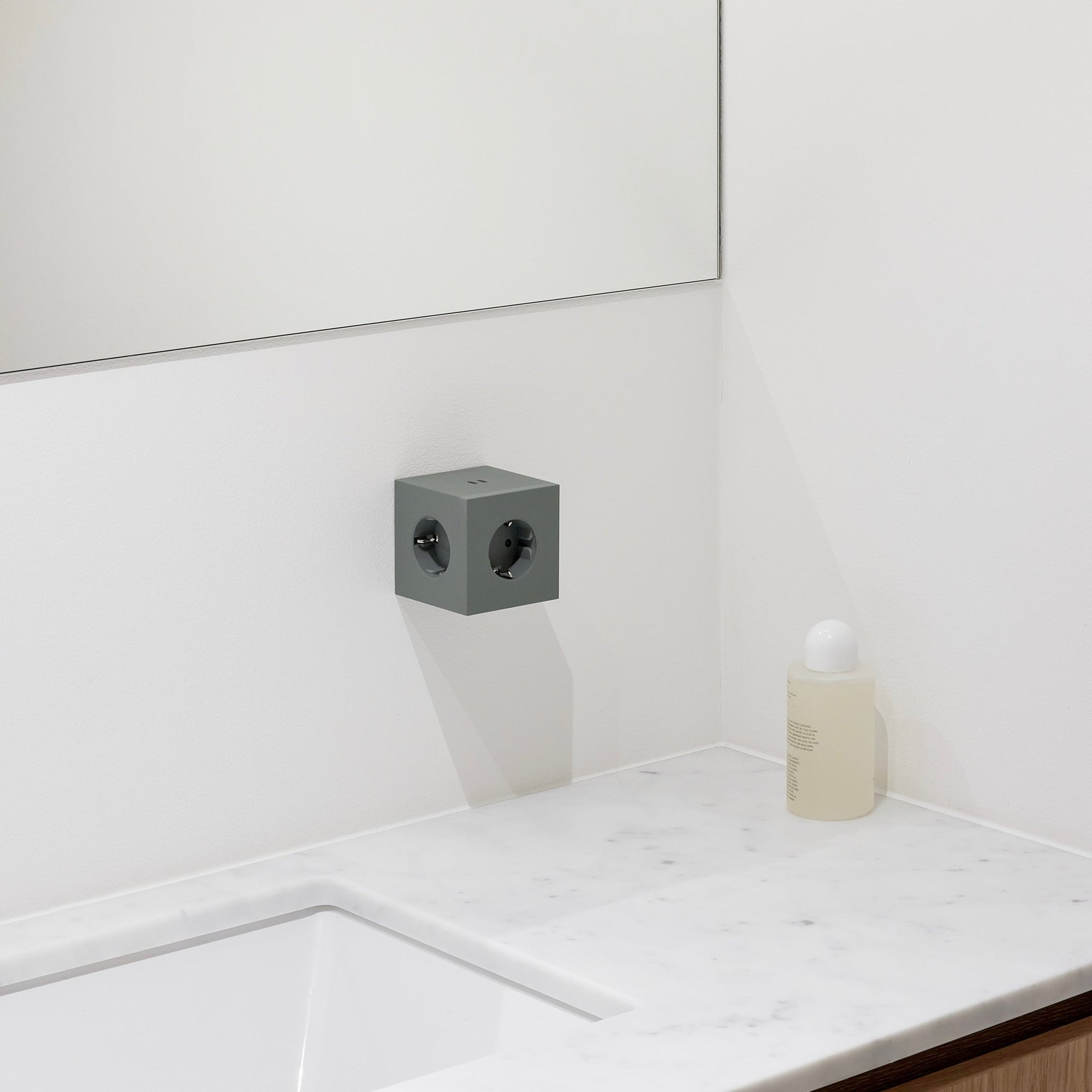 Square 2 - Oak Green / USB-C (30W) – AVOLT